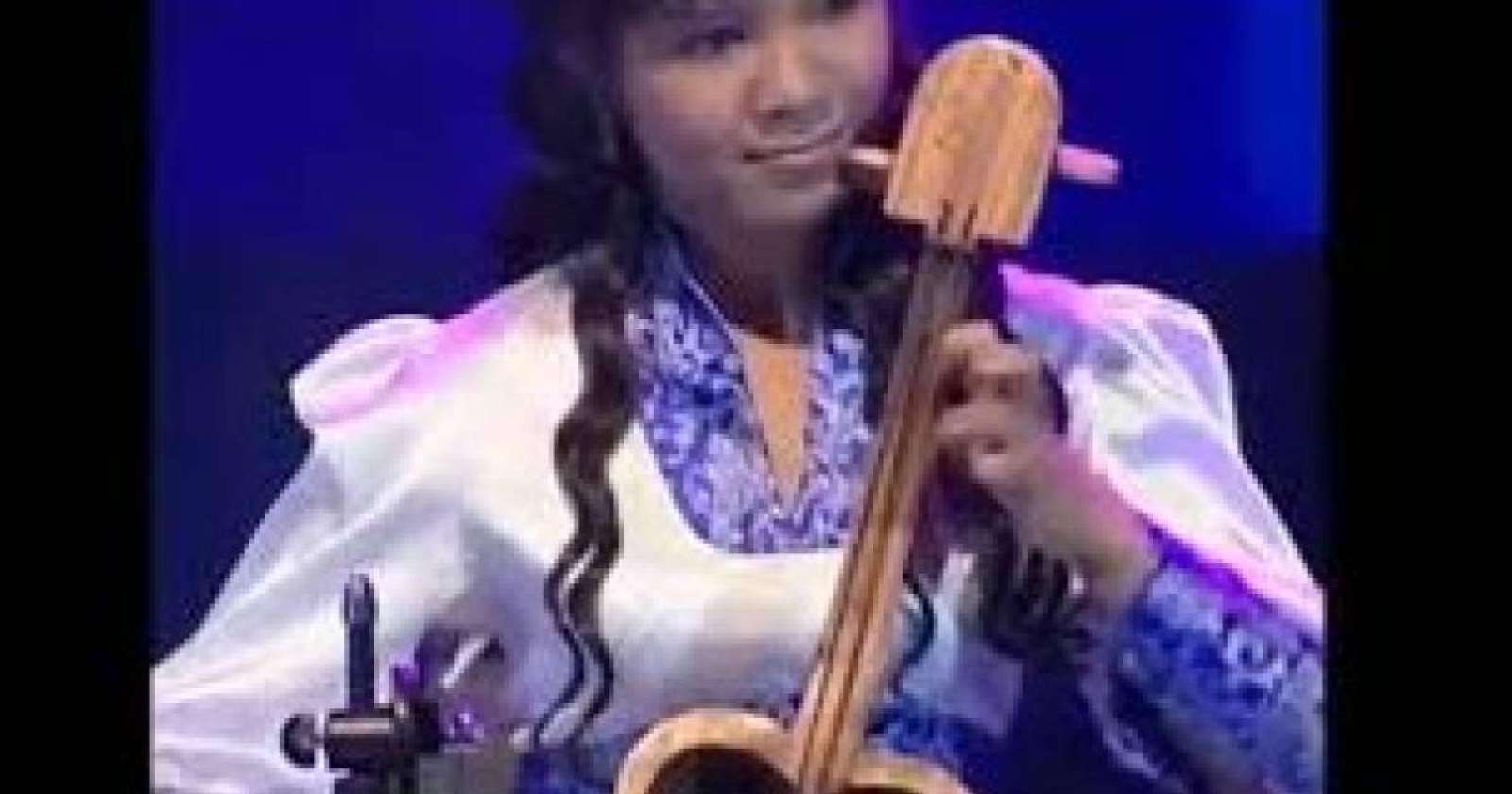 Таңертең тұрсақ, ешкім жоқ: айтыскер Оразалының қызы анасынан қалай айырылып қалғандарын айтты ...