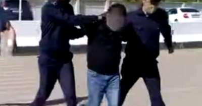 Түркістан облысында үш полиция қызметкерін көлік жүргізушісі қағып кеткен - Қазақстан ...