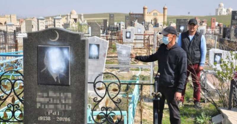 Таразда зират құлыптасындағы марқұмдардың суретін бояп, қорлаған: 16 сәуір 2021, | KZNews.kz